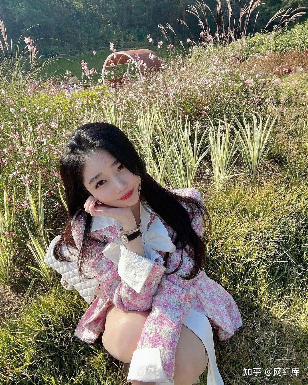 韩国网红小姐姐lavisuofficial极致腰臀比，汹涌上围，漫画腿 - 知乎