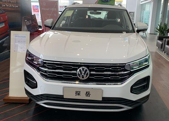 2020款大众探岳到店，白色涂装很大方，装饰车身铭牌，配全时四驱 - 知乎