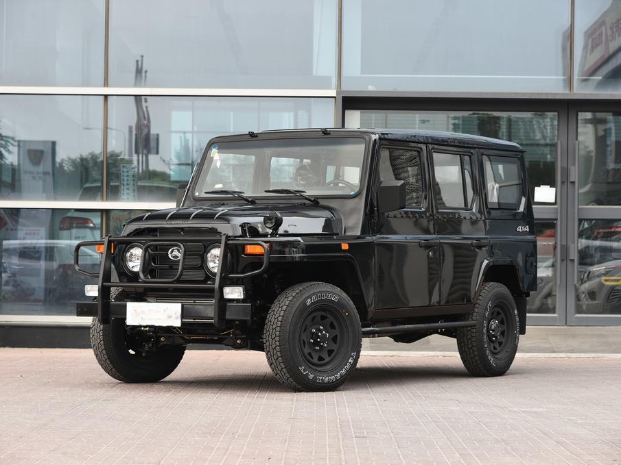 硬派越野BJ212 2.4T发动机+四驱 车长超4.2米 10.4万值不值得买？ - 知乎