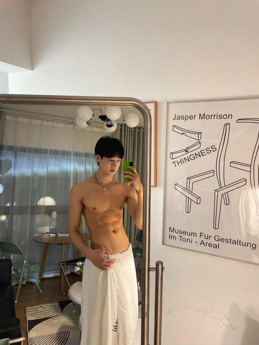 195cm重庆帅哥，酒店照片曝光好想要啊…… - 知乎