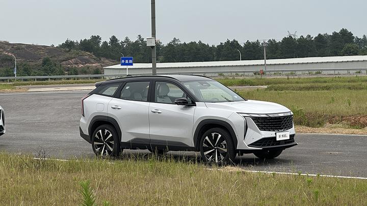 超过60km/h都没用，华为小鹏争论的AEB，吉利效果更好？ - 知乎