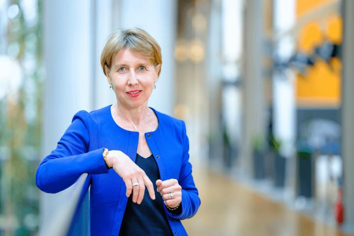 斯堡高商 | 校委会成员之一欧洲议会议员Anne Sander的采访 - 知乎