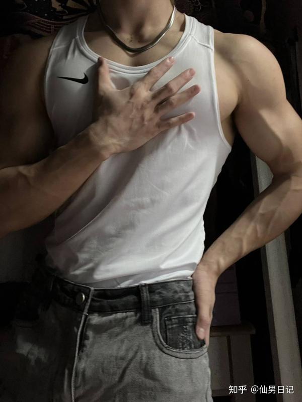 186cm广西男大学生，现在的00后腹肌这么硬吗…… - 知乎