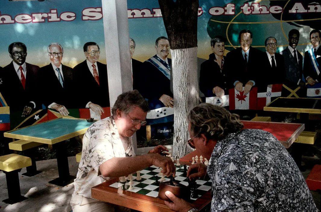 Alex Webb | 全集：99%的街拍照片都是失败的 - 知乎