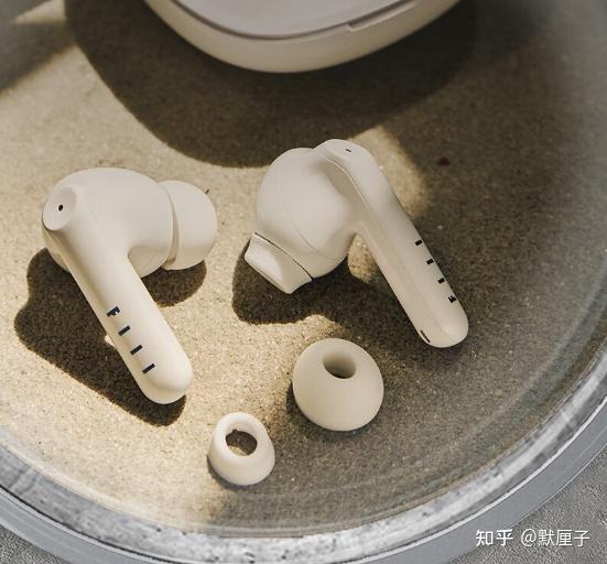 2025年300内预算的主动降噪耳机推荐（漫步者、一加、FIIL、绿联、倍思、oppo）