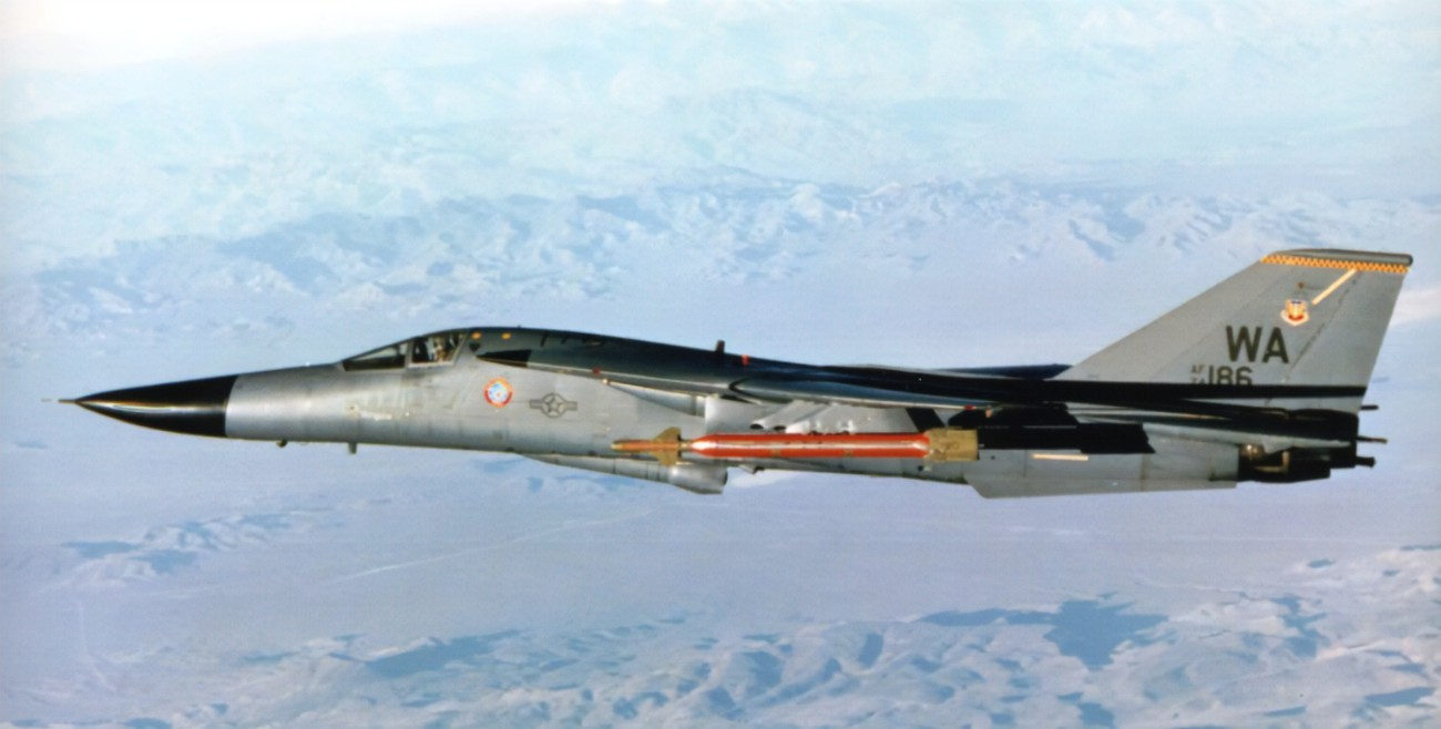 战斧导弹能挂载上战斗机吗，超重吗？都有哪些无法挂上战机空射的导弹？ - 知乎