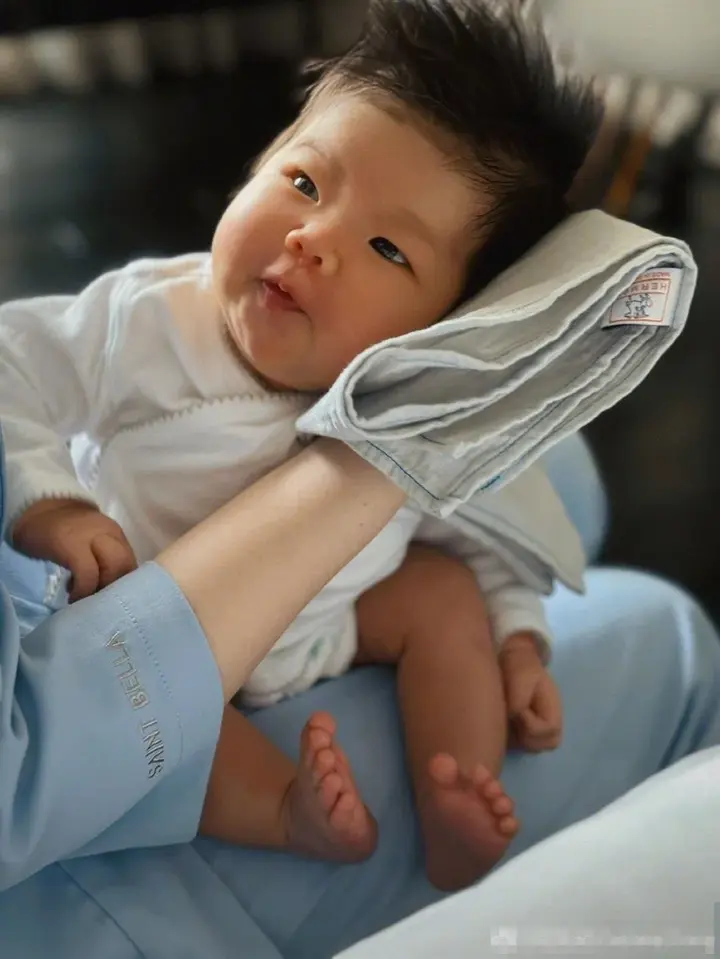 "程晓玥喜迎人生新篇章 宣布成为母亲，女儿Ellary首度曝光" - 知乎