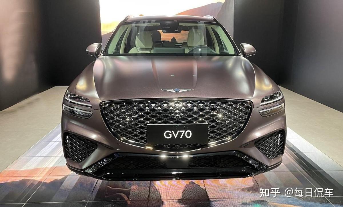 车展实拍：内外都个性十足 2.5T动力加速够快 捷尼赛思GV70 - 知乎