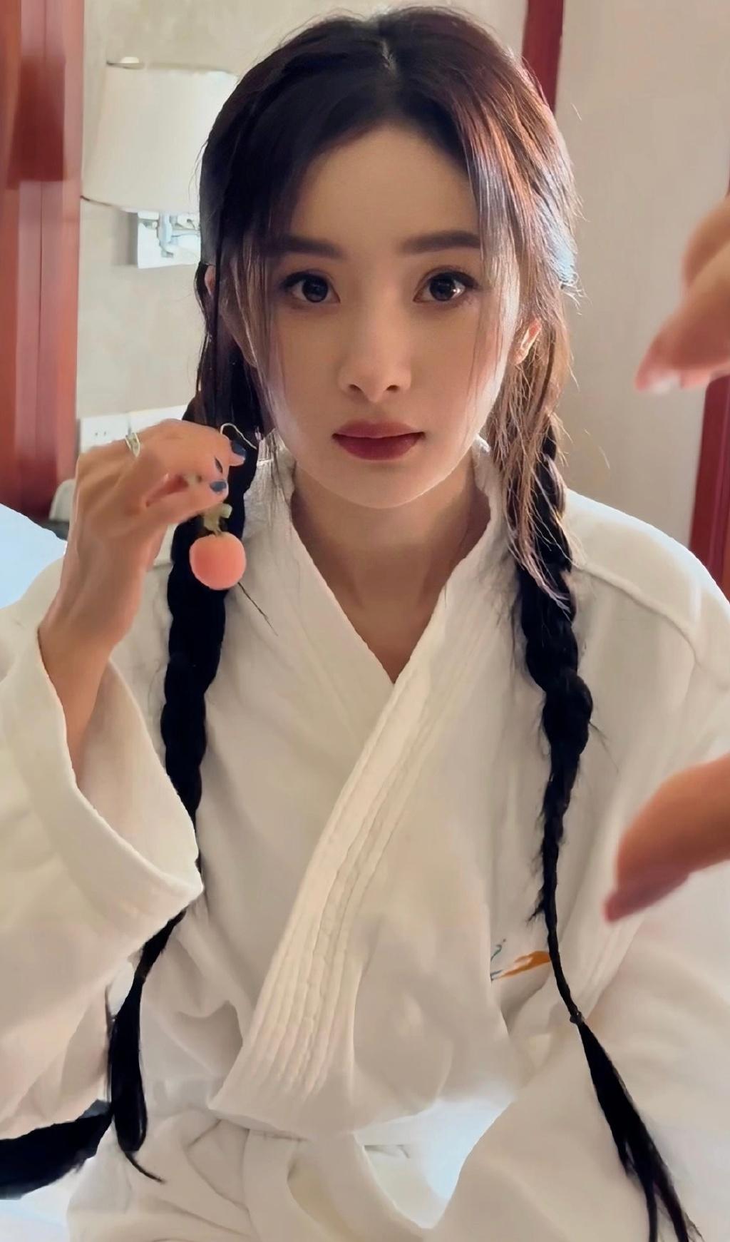 杨幂壁纸高清无水印~ - 知乎