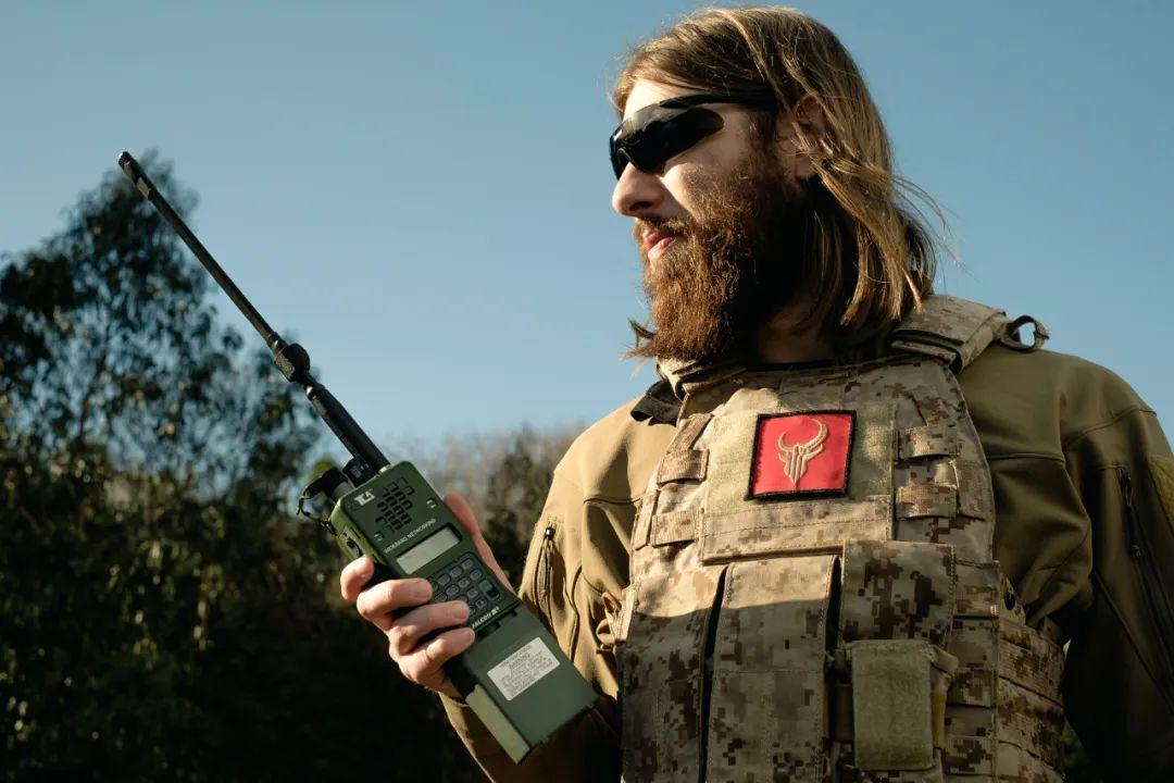 评测 | 看看老外是怎么评价这款装B神机TCA PRC-152的 - 知乎