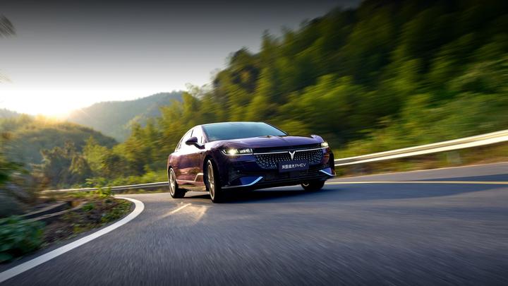 岚图追光PHEV 25.28万元起售，开卷混动豪华轿车 - 知乎