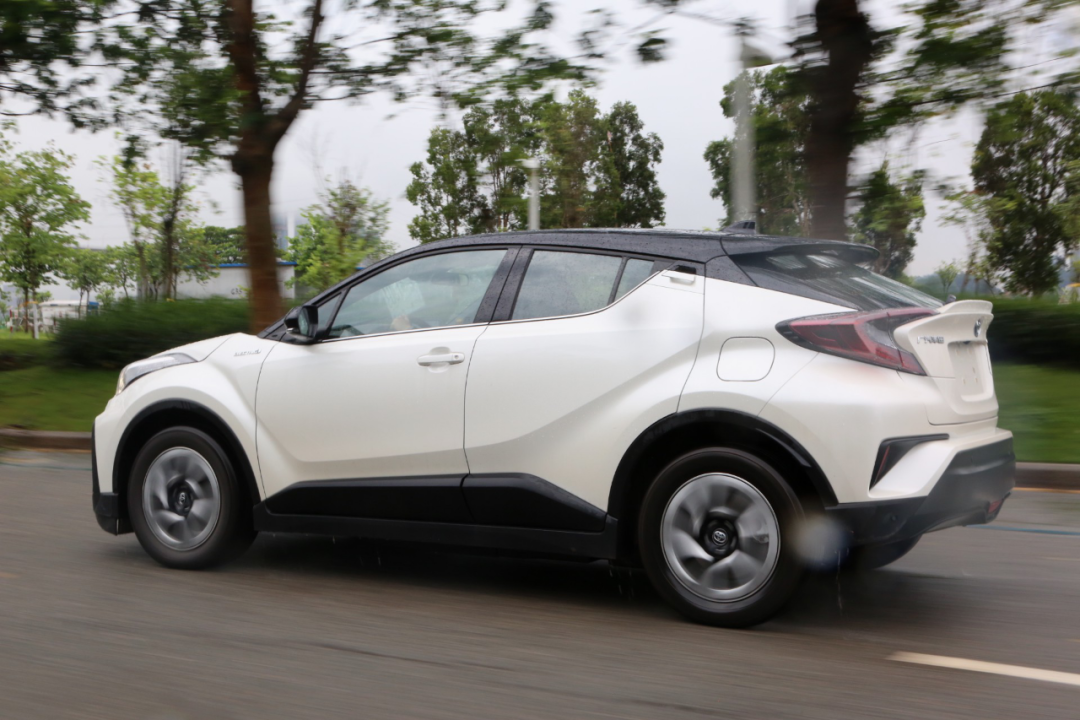 开箱体验广汽丰田C-HR EV，当TNGA遇上纯电智能 - 知乎