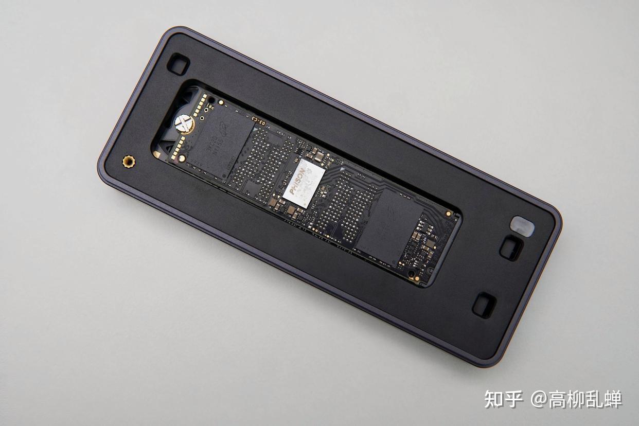 40Gbps“冷静”稳定运行，绿联USB4 M.2 NVMe固态硬盘盒 - 知乎