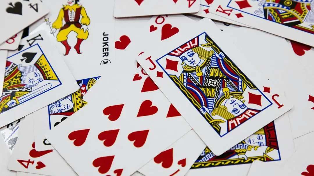 扑克牌里的“K”是国王King，“Q”是王后Queen，那“J”又是啥？ - 知乎