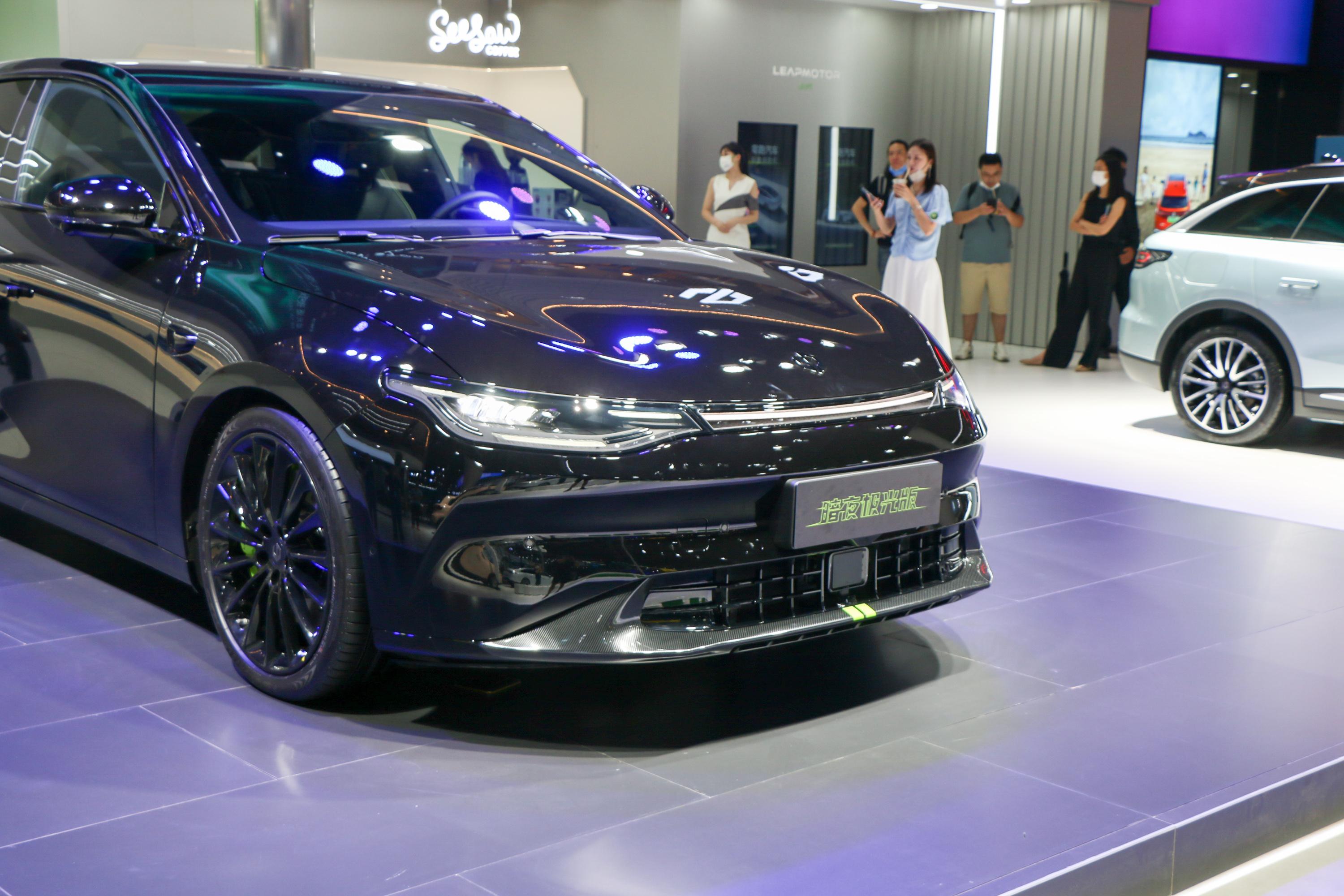 零百加速3.66秒 实拍零跑C01高性能暗夜极光版 - 知乎