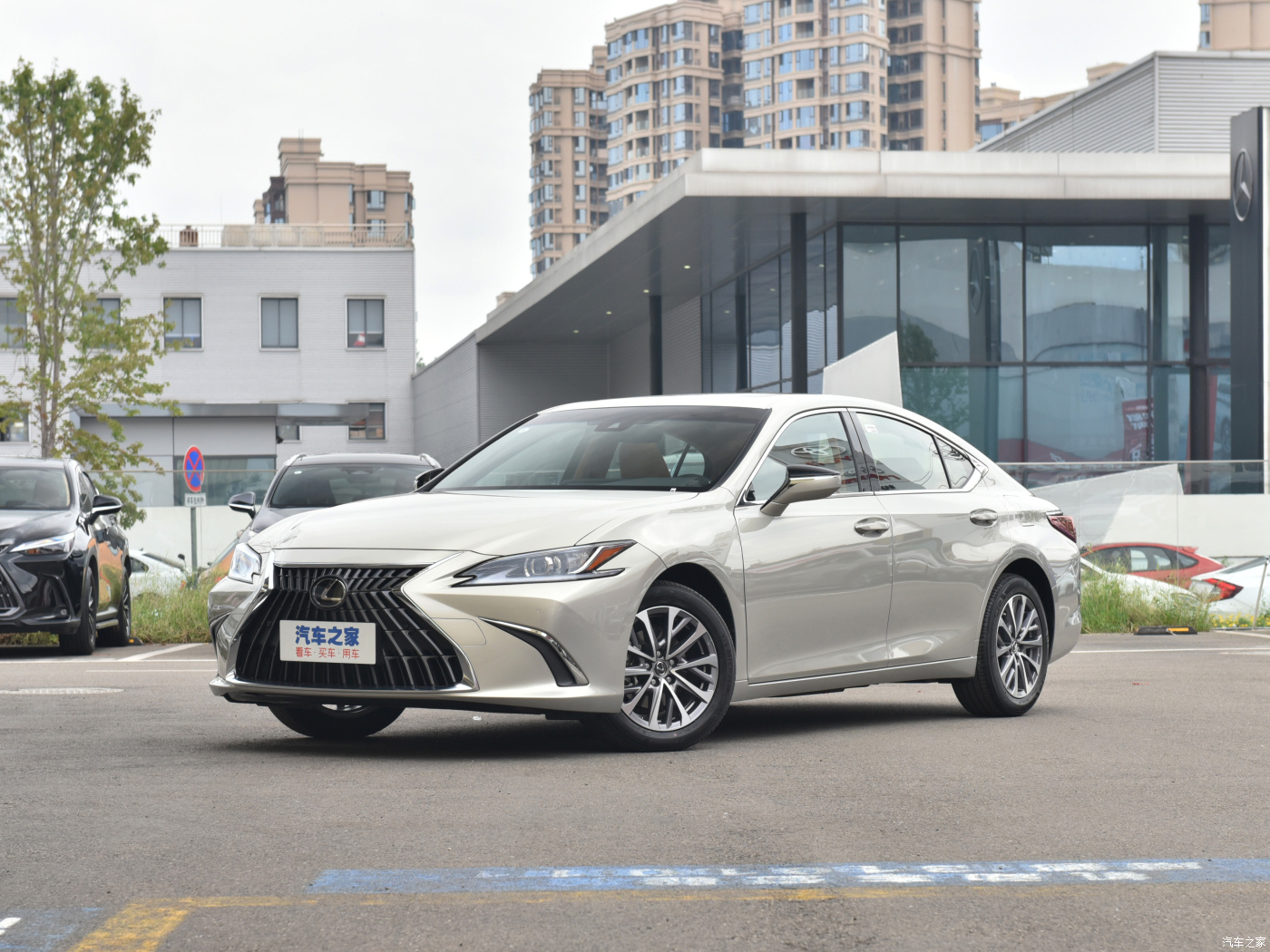 22岁女生买车 es200还是320li? - 知乎