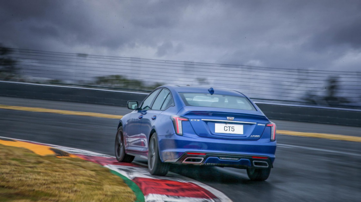 30万预算买车，同事犯了选择困难症，到底买CT5，A4L还是3系？ - 知乎