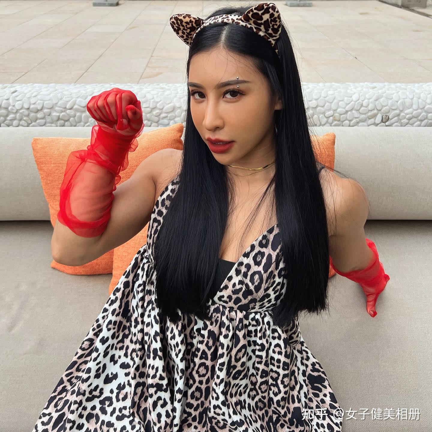 钢管舞女老师的魔性魅力！性感狂野的中国台湾黑皮肌肉辣妹--Pan Hsi - 知乎