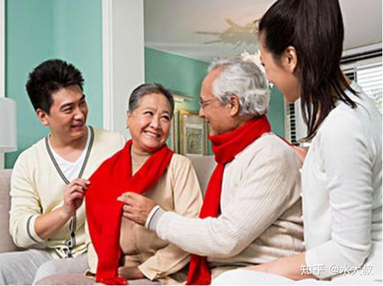 人到中年才明白，孝敬父母最好的方式不是钱，而是这“2个字”！ - 知乎