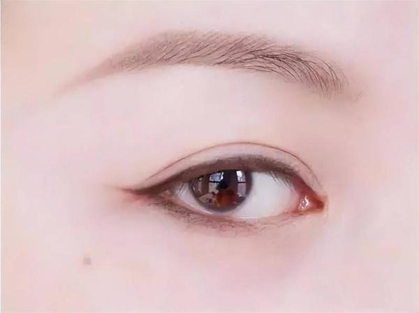如何正确画眼线?盘点5款不同眼型对应的眼线画法 知乎