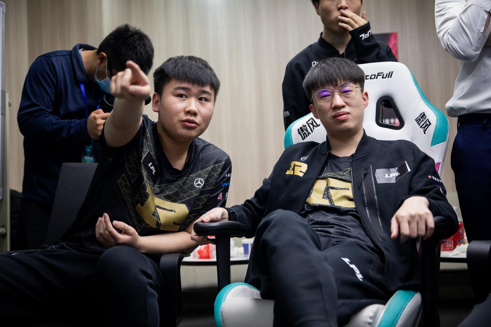 关于RNG夺冠，一个有趣的论点：他们在用DOTA2的战术，击败了FPX - 知乎