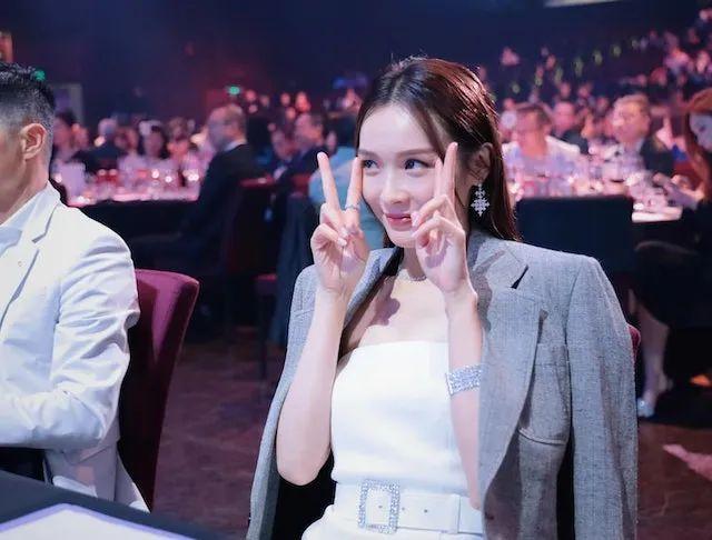 41岁TVB视后终于“解封”！短发新造型回归剧组，网民赞青春无敌 - 知乎