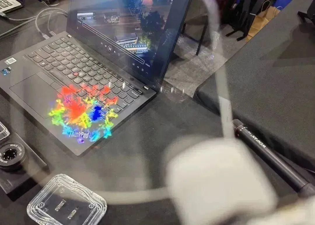 镭昱Micro-LED单片全彩微显示屏发布，搭载灵犀微光二维阵列光波导 - 知乎