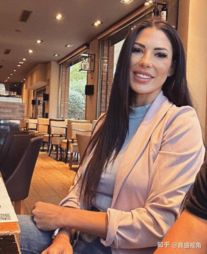 亚历克斯·托马斯(Alexa Tomas)，来自西班牙的性感女妖 - 知乎