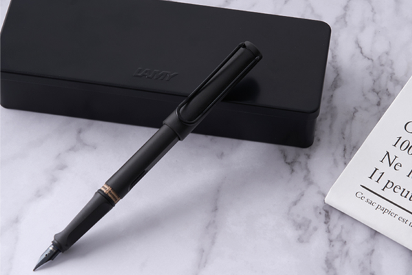 LAMY的狩猎者系列和恒星哪个好?