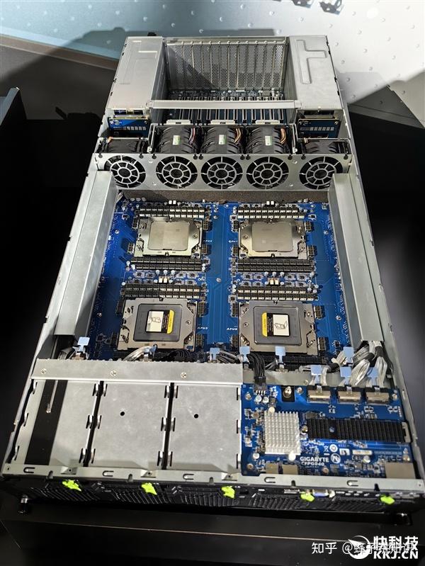 AMD MI300加速器官方真机美图：八路并行 堪称艺术品 - 知乎