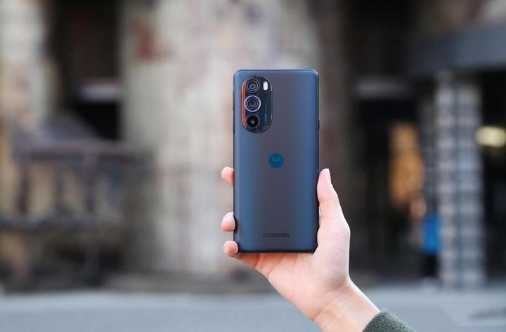 “卷王”摩托罗拉，骁龙8Gen2+IP68仅3399元，比小米13便宜600元 - 知乎