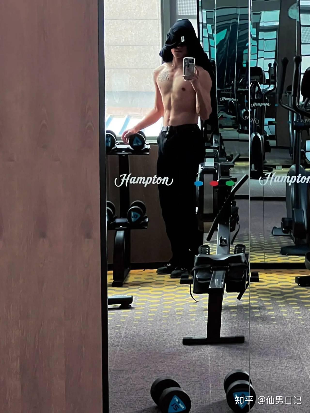 185cm江西男大学生，寝室自拍好诱惑啊…… - 知乎