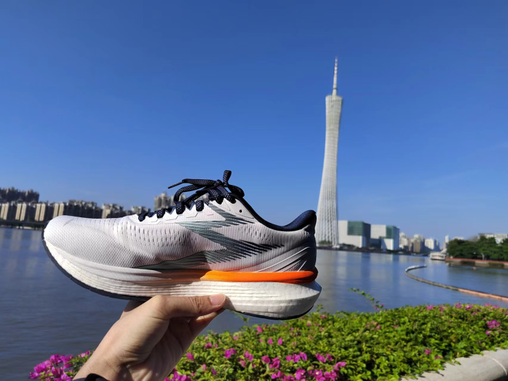 【国产顶级缓震跑鞋】361° 国际线 Spire S2，缓震回弹包裹有惊喜，361° 国际线 Spire S2 50km跑步鞋测评 - 知乎