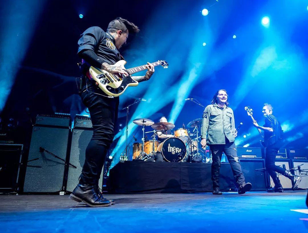 MCR重组，给粉丝都整哭了 - 知乎