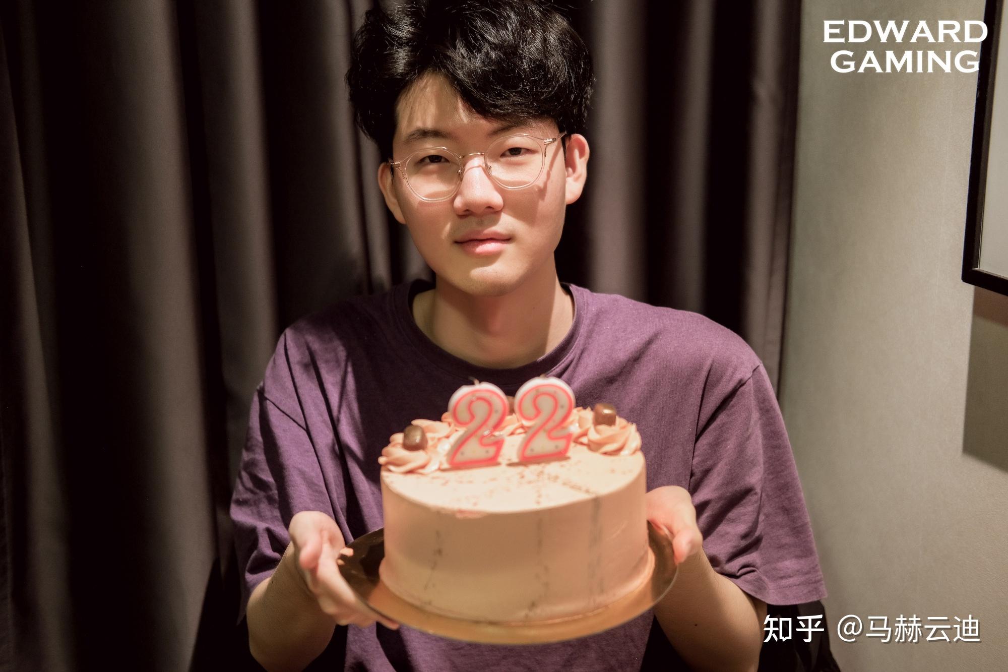 我们是冠军！！！EDG全队外设大曝光！键盘、鼠标、耳机 - 知乎