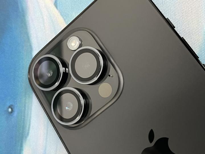 iphone14pro超瓷晶面板就不用贴膜了吧！ - 知乎