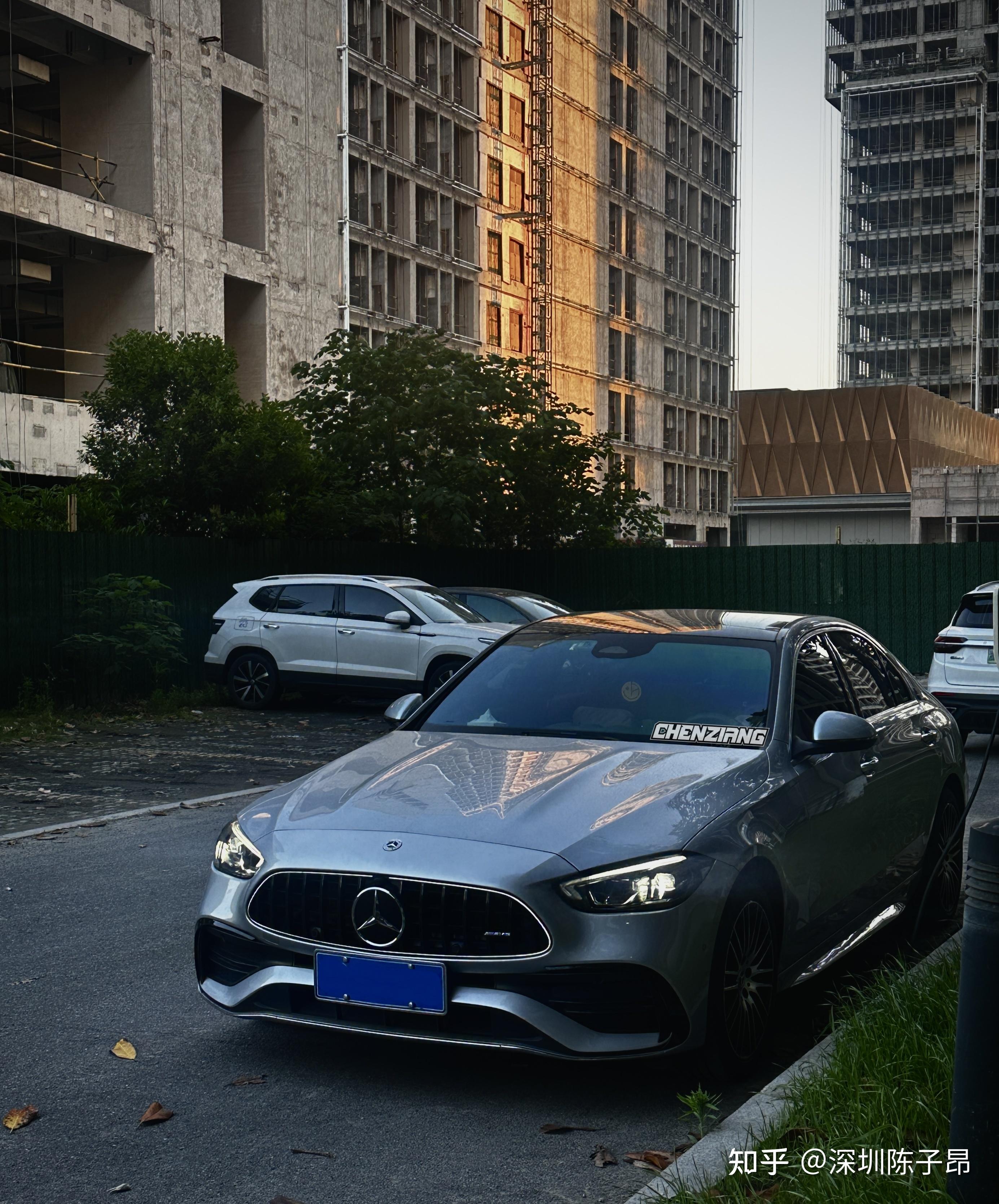 银色奔驰C260L最出效果的改装！发光中网！ - 知乎