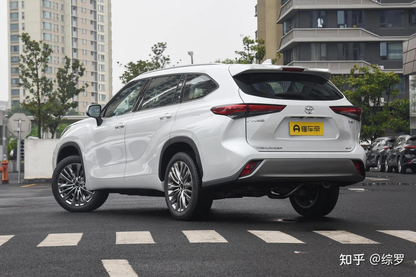 2.0T四驱、长轴距、后备箱纯平！几近完美的10款中型SUV - 知乎