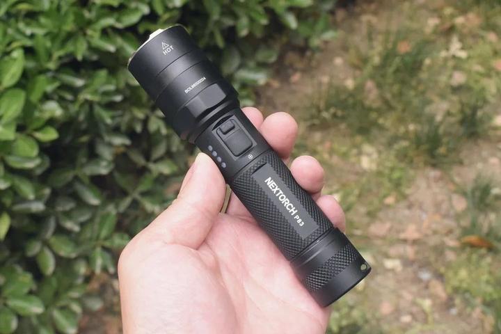 警务执法、巡逻安保必备！纳丽德P83红蓝闪战术手电体验 - 知乎