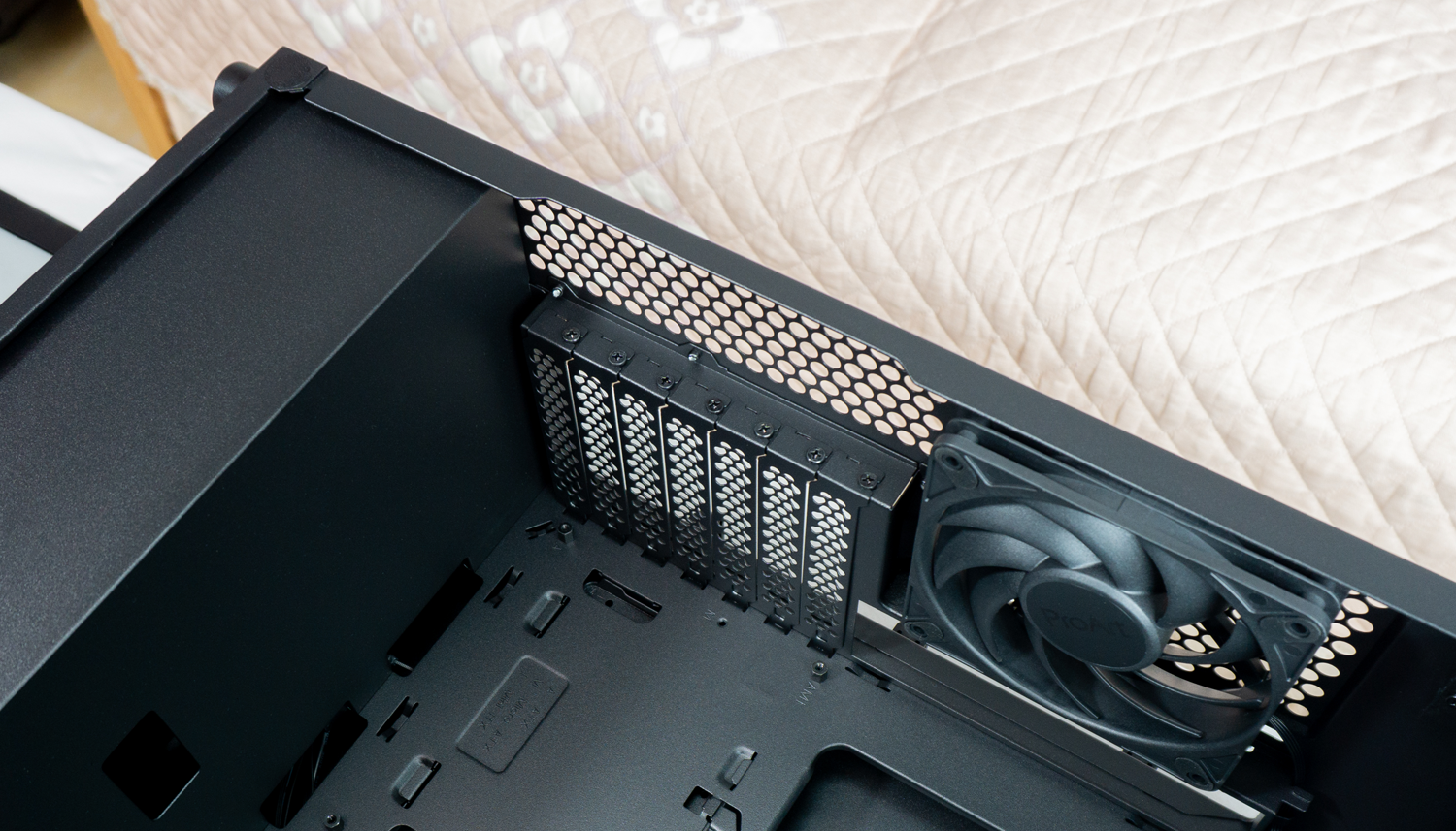 华硕ProArt PA401机箱好用吗？装机体验如何？ - 知乎