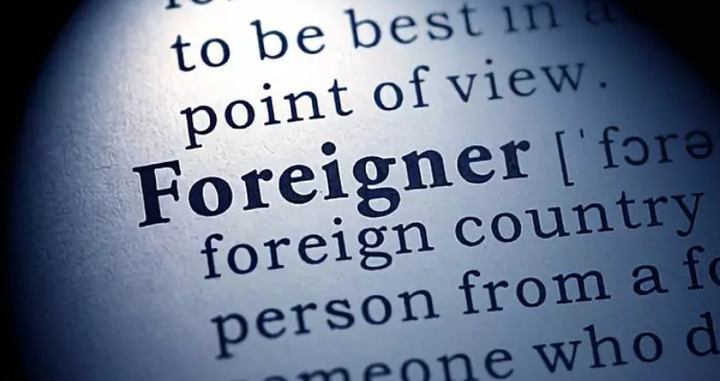 用"foreigner"称呼外国人很不礼貌?那应该叫什么？ - 知乎