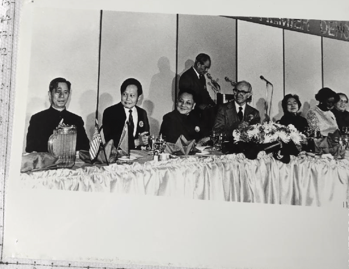 1979年1月底，邓公访问美国，欢迎晚宴上坐在他旁边的竟是杨振宁 - 知乎