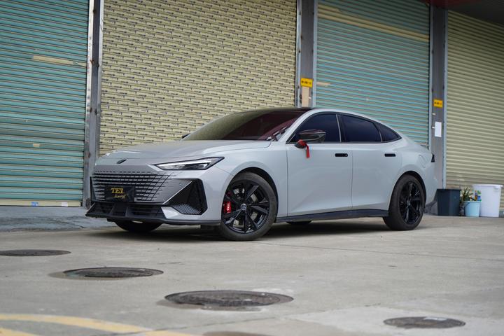 改装案例丨长安UNI-V升级P40NS+大四活塞刹车套件 - 知乎