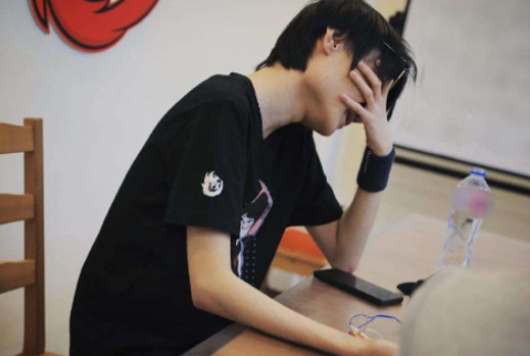 好惨！S12第一场比赛打完直接冷板凳，S9Fmvp或将埋没于此 - 知乎