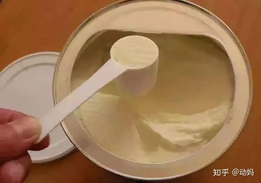 奶粉冲泡之后有结块,宝宝能喝么?奶粉到底怎么冲? 知乎