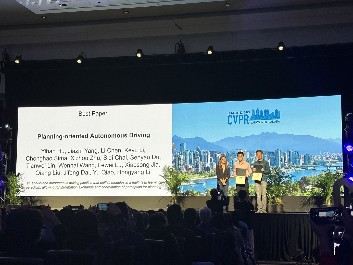 CVPR 2023 最佳论文 UniAD｜全栈可控端到端自动驾驶方案 - 知乎