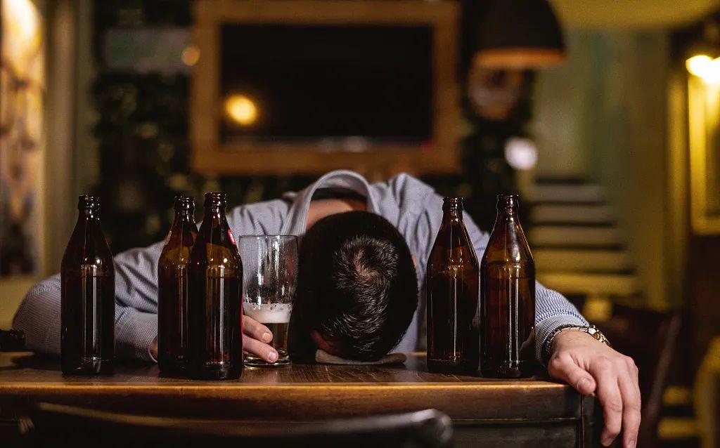 白酒知识 睡前喝酒真的有助睡眠吗? 知乎
