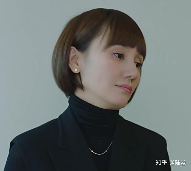 从唐晶的胶囊衣橱来看，你可能需要至少32件单品配置 知乎