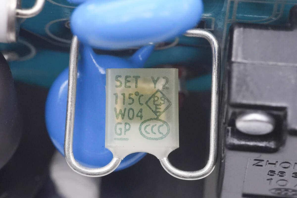 拆解报告：UGREEN绿联4AC四位总控延长线插座CD338 - 知乎