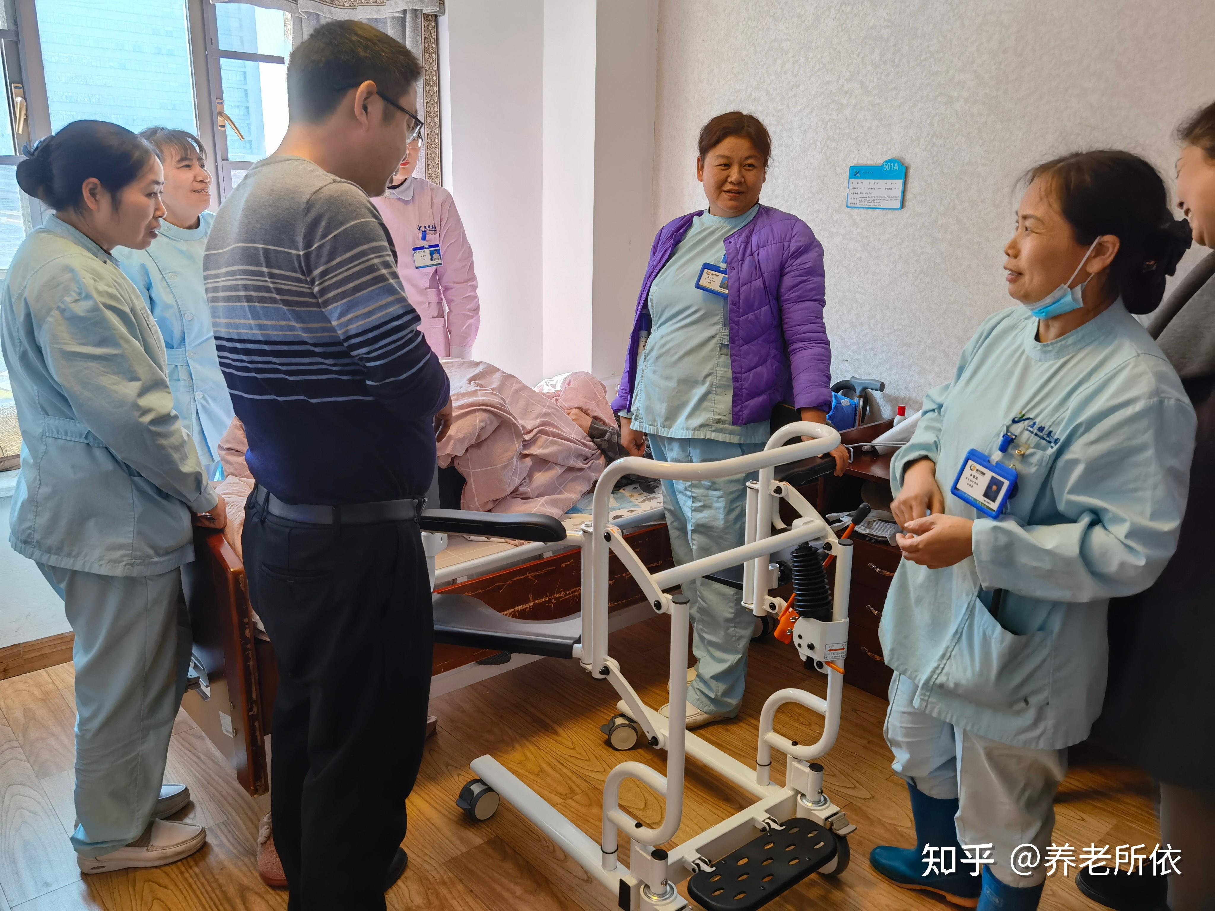如何用多功能移动瘫痪老人下床？轻松又快捷。 - 知乎